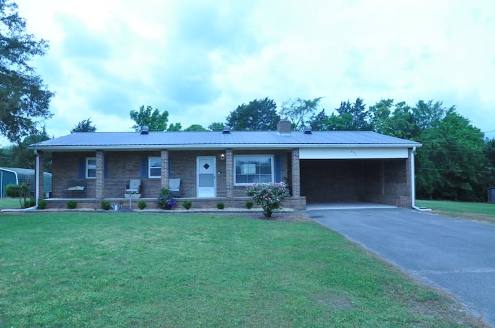 Country Cottage Hideaway - Lebanon, TN