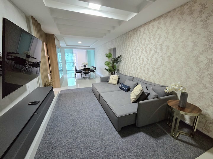 Luxo 3 Suítes C/ Hidro, 200 M Do Mar Na Meia Praia - Brazil