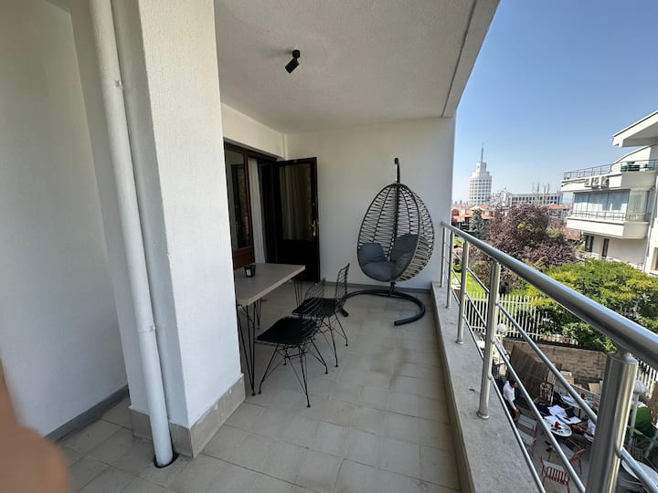 Geniş Balkonlu 3 Kişilik Oda, Sana ÖZel ŞAnslıysan - Ankara