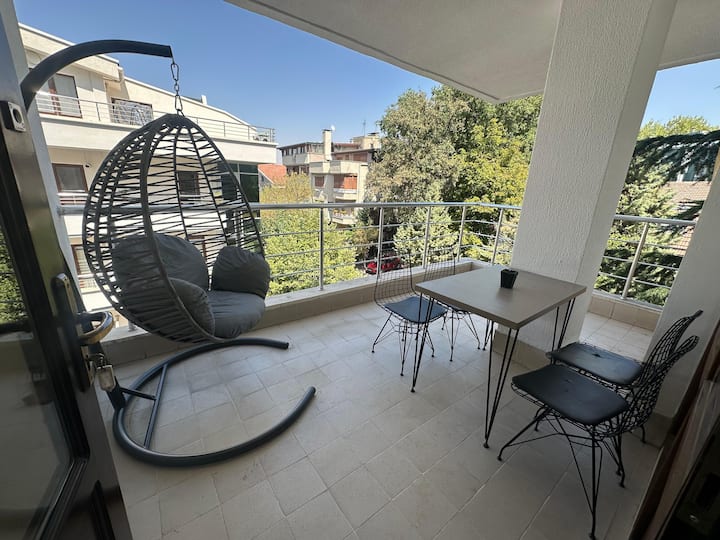 Geniş Balkonlu 3 Kişilik Oda, Sana ÖZel ŞAnslıysan - Ankara