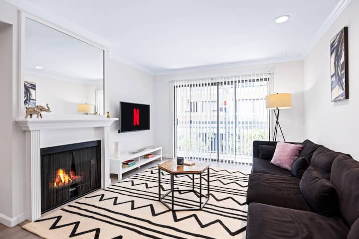 Hollywood Vacation | Fireplace, Parking, Netflix. - West Hollywood, CA