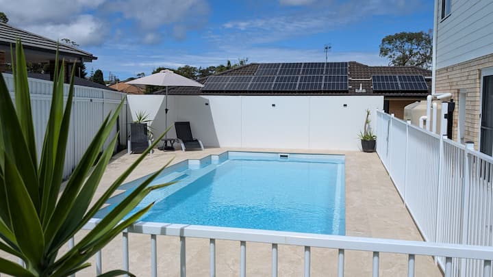 Heated Pool, Fireplace, Games Room & Pet Friendly! - Sanctuary Point