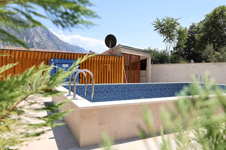 Orahovac Oasis: Serene Private Pool Villa Retreat - Montenegro