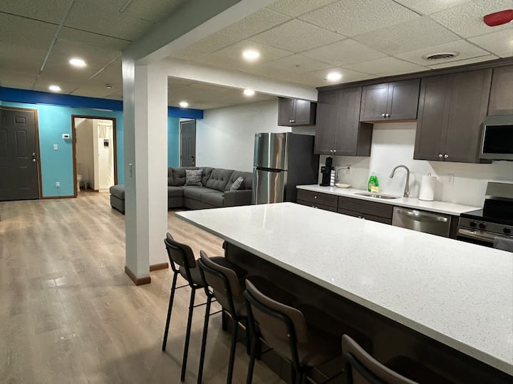 4 Bedroom (Sleeps 12)-gatekeeper Suite - Sandusky, OH