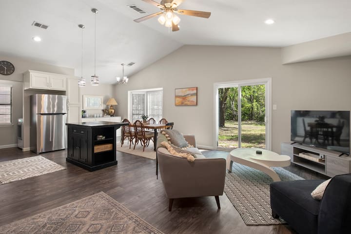 Spacious Mistywood Cottage - Denton, TX