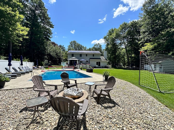 2 Miles To Track With In-ground Pool! - Saratoga Springs, NY