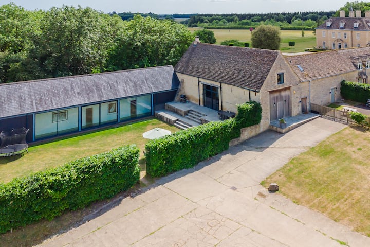 (Cb) Luxury Barn On Private Country Estate - Cotswolds