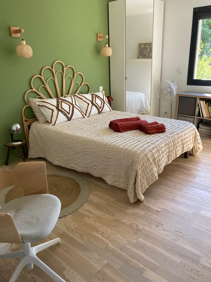 Appart Dans Villa Avec Jardin En Centre-ville - Le Crès