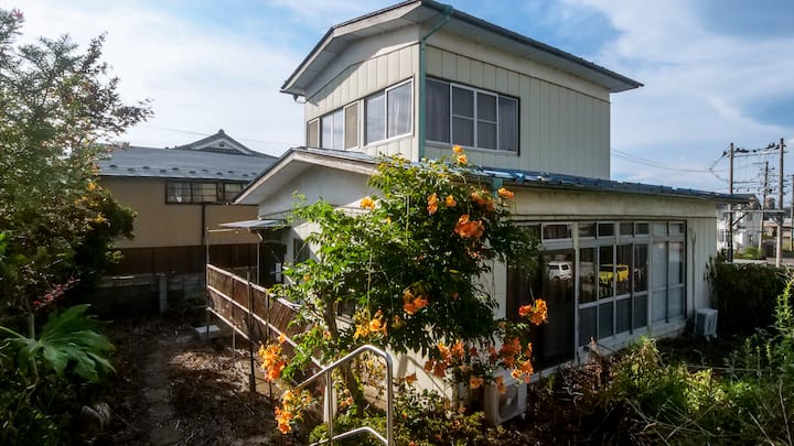 川沿いで景観も良く、駅にも近いゲストハウスの個室の和室です【郡山別館個室】 - 고리야마시