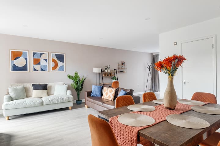 3br House, E16 Excel & O2 Close - Ilford