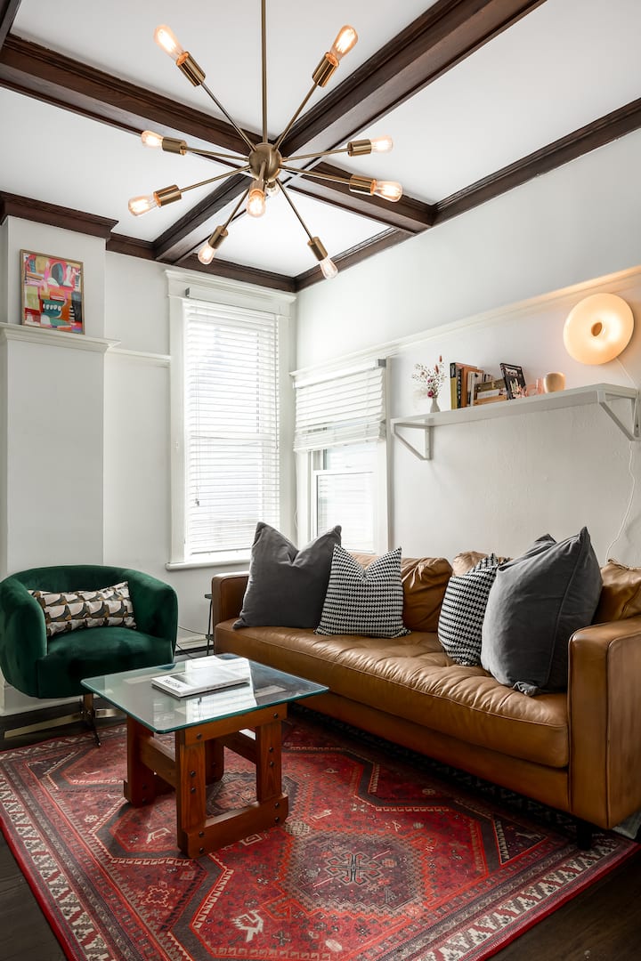 Bright, Airy, Newly Renovated Unit - Toronto