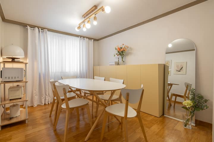 [Hongdae Stay]/홍대입구역10분/싱글침대 5개/최대5인/무료짐보관 - 