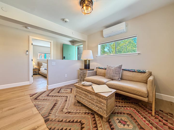The Desert Lupine Suite At The Railyard -Apartment - Santa Fe, NM
