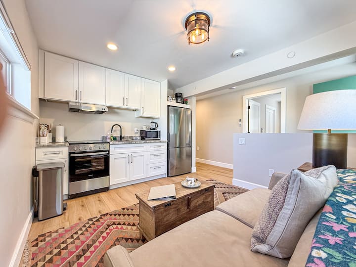 Desert Lupine Suite- Prime Location- Railyard Arts - Santa Fe, NM