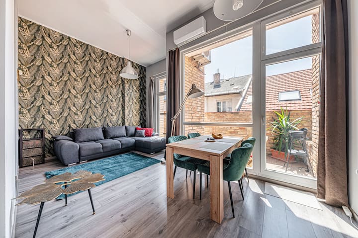 Gold Leaf Apartment In The City Center W. Balcony - Boedapest