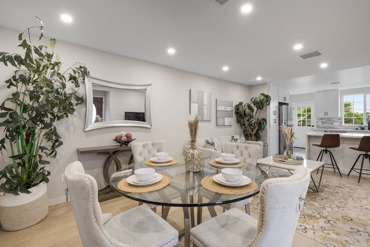 Modern Comfort Near Dwntwn/snapdragon
3 Bd . 3 Br - San Diego, CA