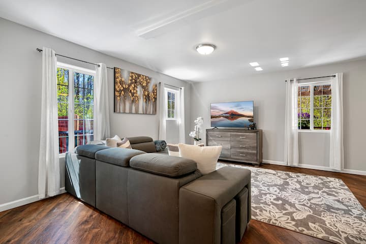 Wedding Venue: Secluded & 5 Acre House, 20 Car Prk - Monroe, WA