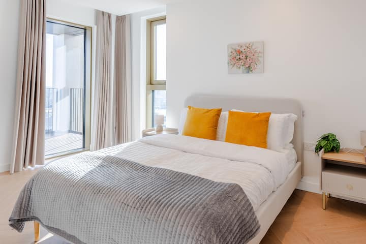 Modern 1-bedroom – Lovely Views - London, UK