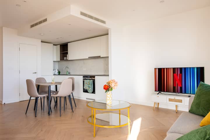 Modern 1-bedroom – Lovely Views Canary Wharf! - Waterloo Station - London