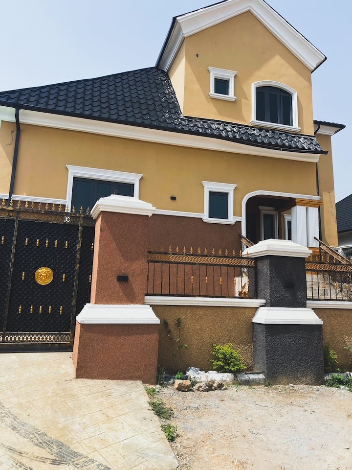 Three-bedroom Apartment.  Exquisite Holiday Home - Abuja