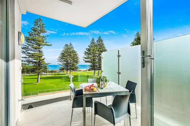By The Beach @ Mullaloo Beach - Joondalup