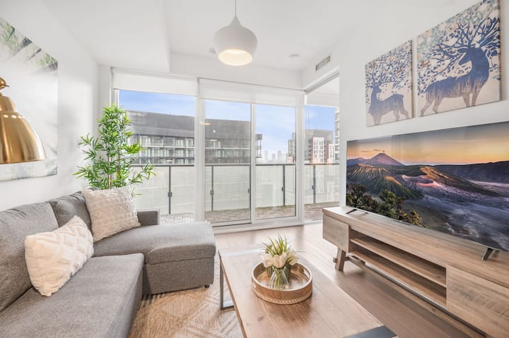 Dream Downtown Condo: Views, Style & Location - Toronto