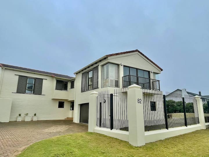 Ocean Mooring Seaview Apartment | 3 Bedroom - Port Alfred