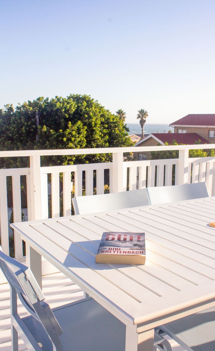 The Blue House Kleinmond - Coastal Getaway - Kleinmond