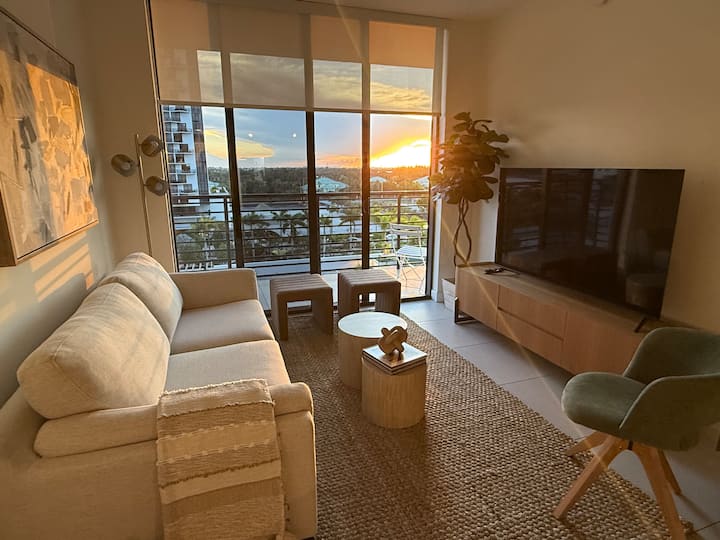 Beautiful And Cozy Apartment In Downtown Doral - Doral, FL