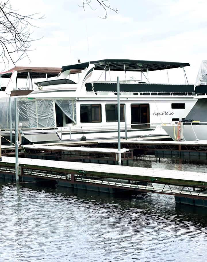 4 Seasons, Luxury Houseboat On Richmond Bay. - La Crosse, WI