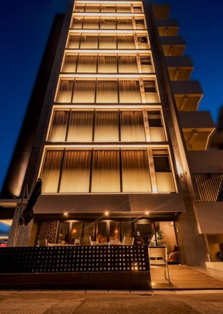 15 Min　To Naha Airport｜5 Min  Kokusai-dori Street - Naha