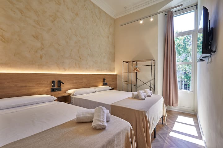 Ella Boqueria Triple Con Ducha - Barcelona