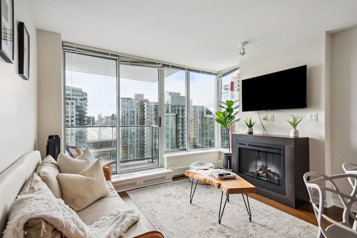 Rogers Arena/skytrain/sleeps 7/gym/open Riverview! - North Vancouver