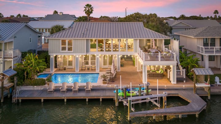 Heated Pool, Spa, Kayaks, Fishing | 5br Waterfront - Rockport, TX