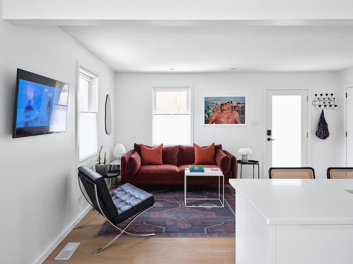 Light-filled Modern Ranch Under The Pecan Trees - Raleigh, NC