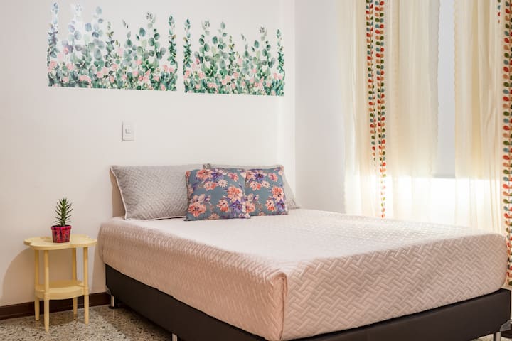 Room4+baño Privado +Casa De Las Flores+700 Wifi - Medellín