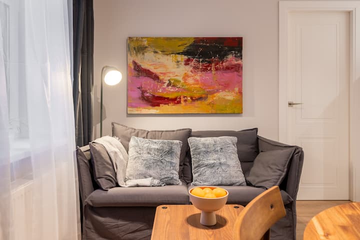500 Mbps Wi-fi | Two Bedrooms | Super Central! - Riga