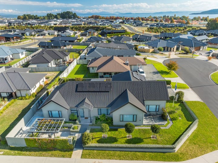 Stay Taupo - *Spa Pool*table Tennis* - Taupo