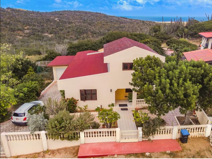 Villa With Stunning Views - Aruba