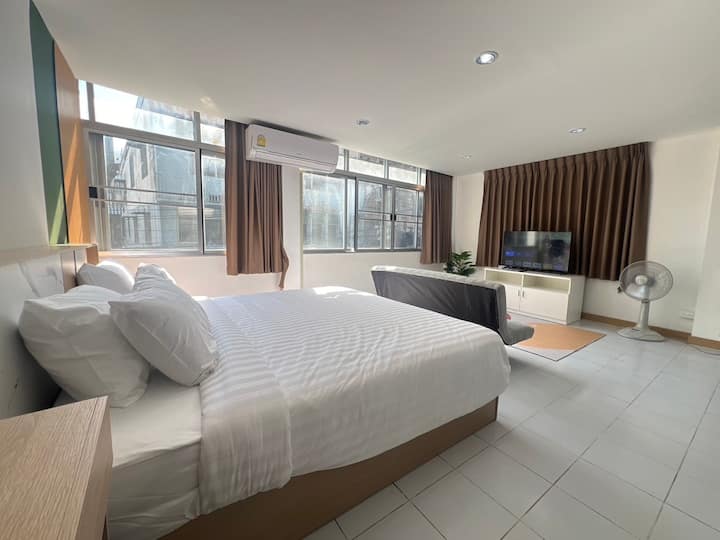 A4) Spacious Room Near Icon Siam, China Town, Wifi - Bangkok Noi