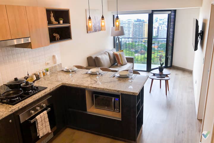 Exclusive Apt With Balcony And Street View | 1905 - Peru