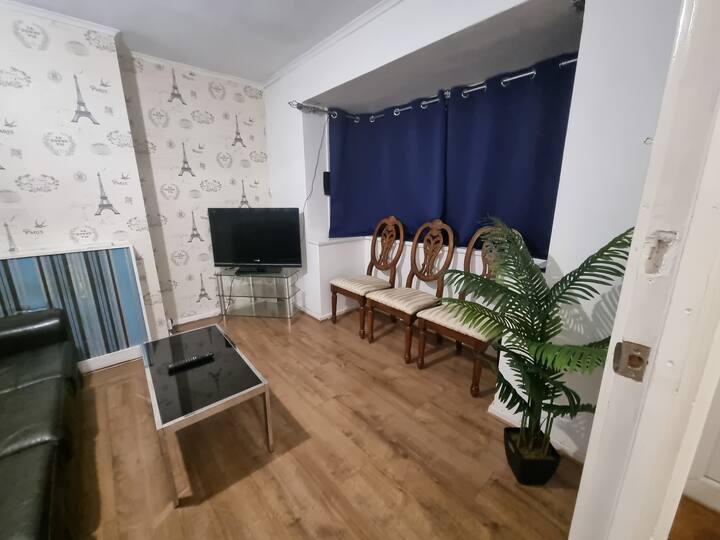 5 Bed | Heathrow| Free Parking - Slough
