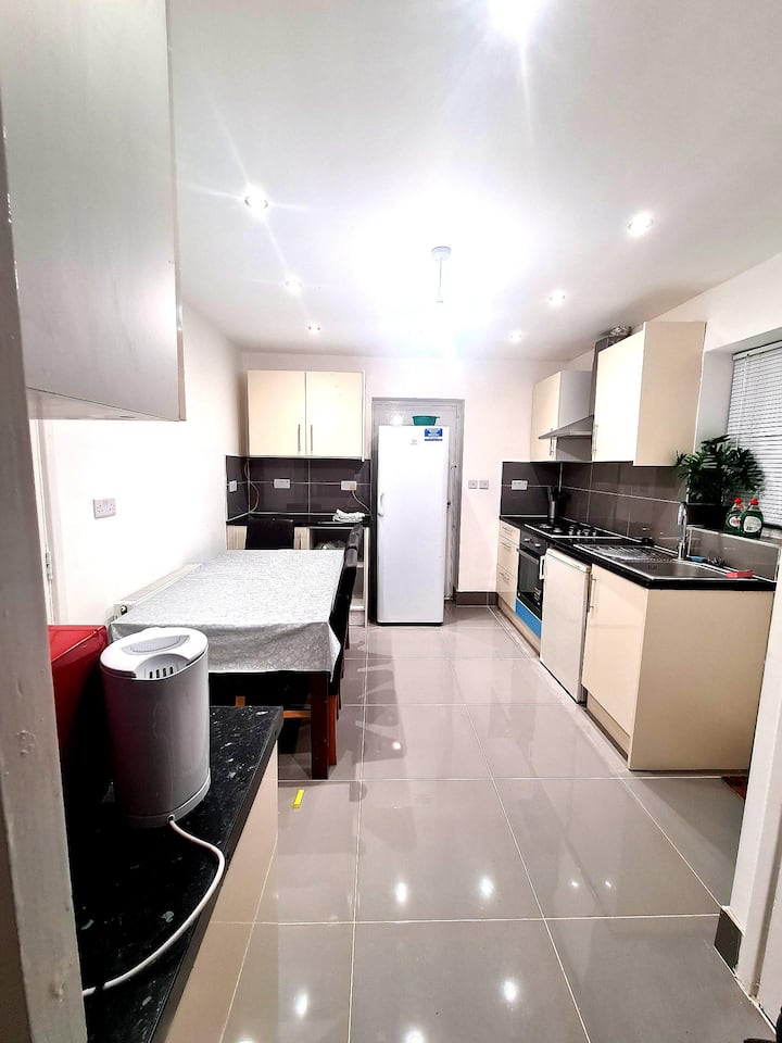 4 Bed House|kingston|london - 京斯敦