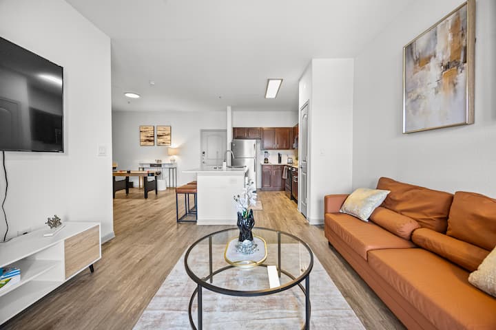 Charming Frisco Apt With Pool & Gym - Frisco, TX