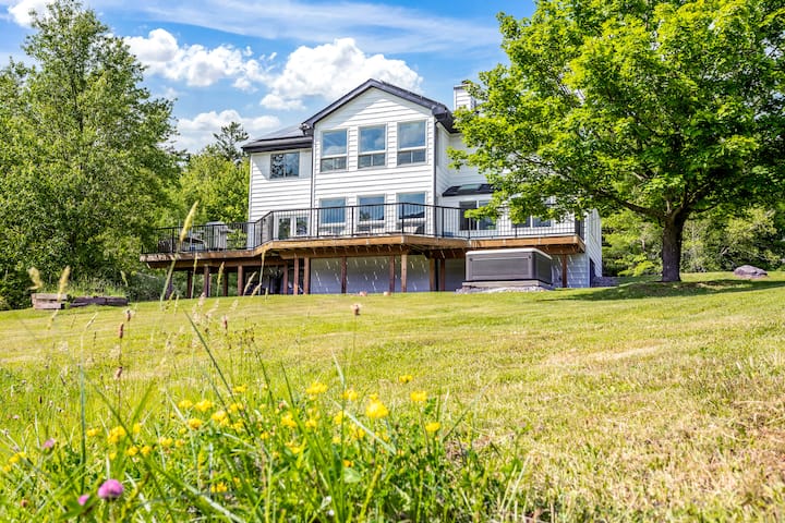 Traveler Dream Home • Hot Tub, Sauna, Sunset Views - Hunter Mountain, NY