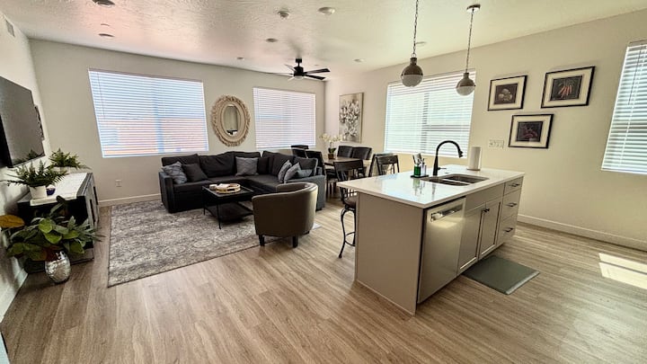 Desert Retreat - Quail Creek State Park, Hurricane