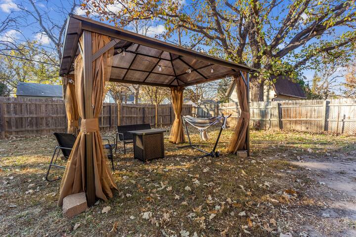 King, Gazebo & Firepit - Neardowntown & Ascension - Wichita, KS