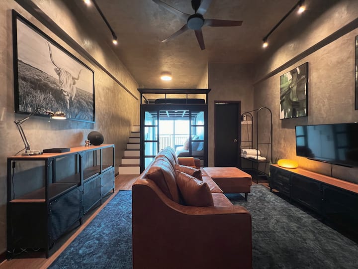 Terra Suite: Designer Loft In Urban-cave Hideaway - Petaling Jaya