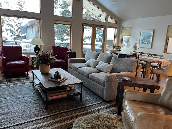 Home In Warm Springs! 4 Bed, 4 Bath+hot Tub - Ketchum, ID