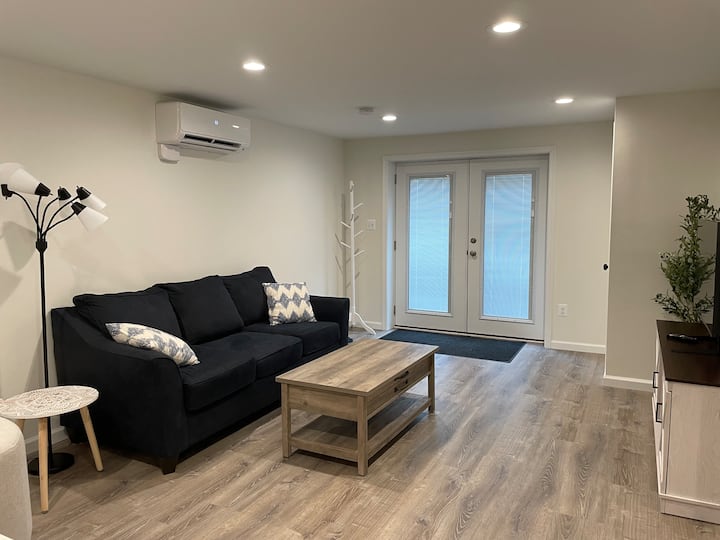 1 Bedroom Basement Apartment On 5 Acres - Burke, VA